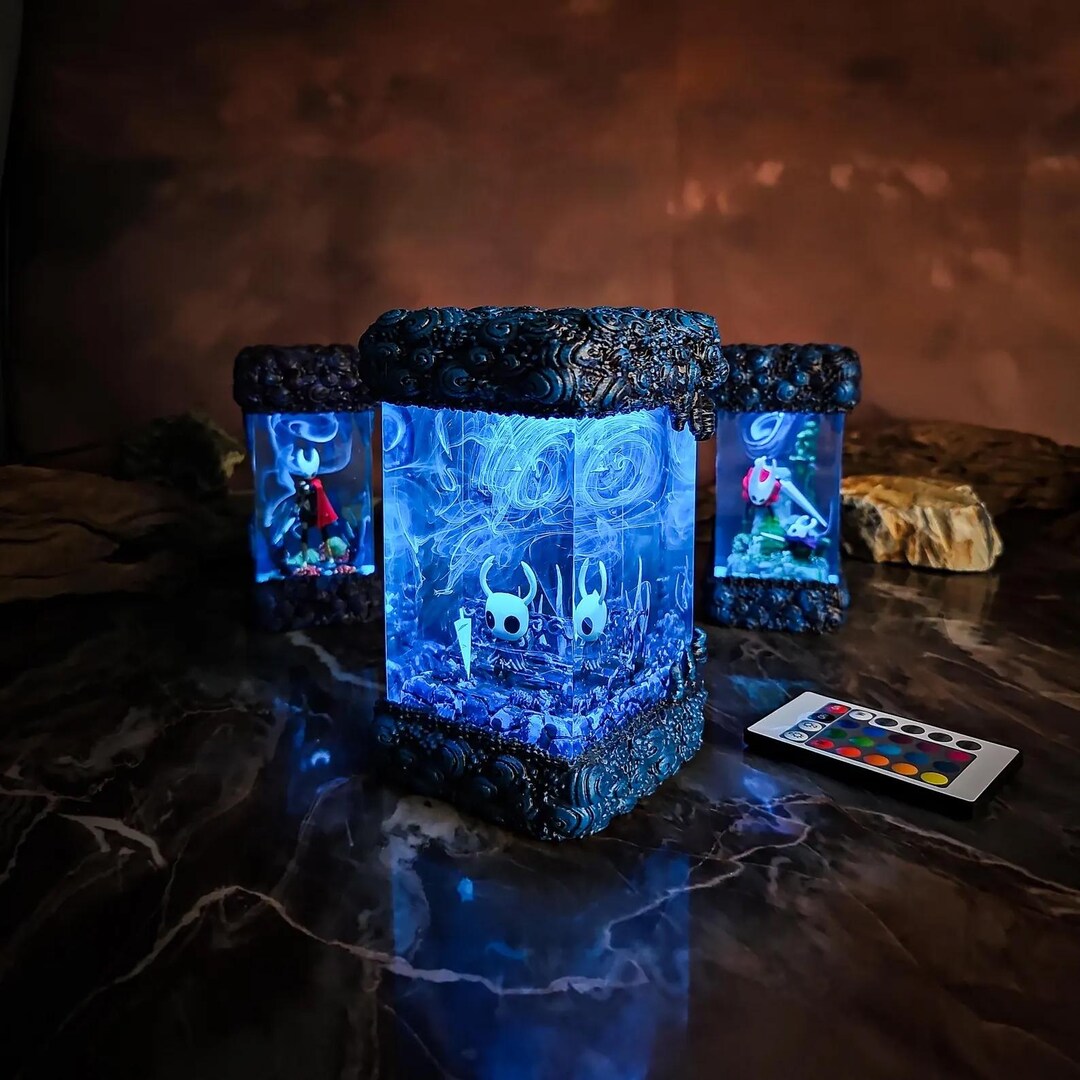 Ho.l/lo\w Kni.ght Handmade Game Character Epoxy Resin Lamp, Resin Art ...