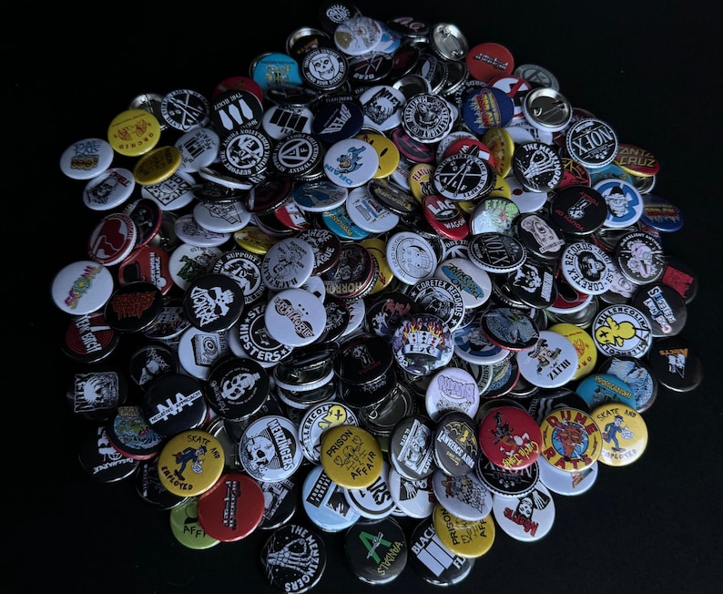 Duygu Acar Pin Button Packs – 32mm Artist Series Collaboration (4 Pcs ...