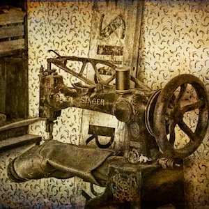 Singer Sewing Machine Photograph, Vintage Sewing Machine, Shoe Repair ...