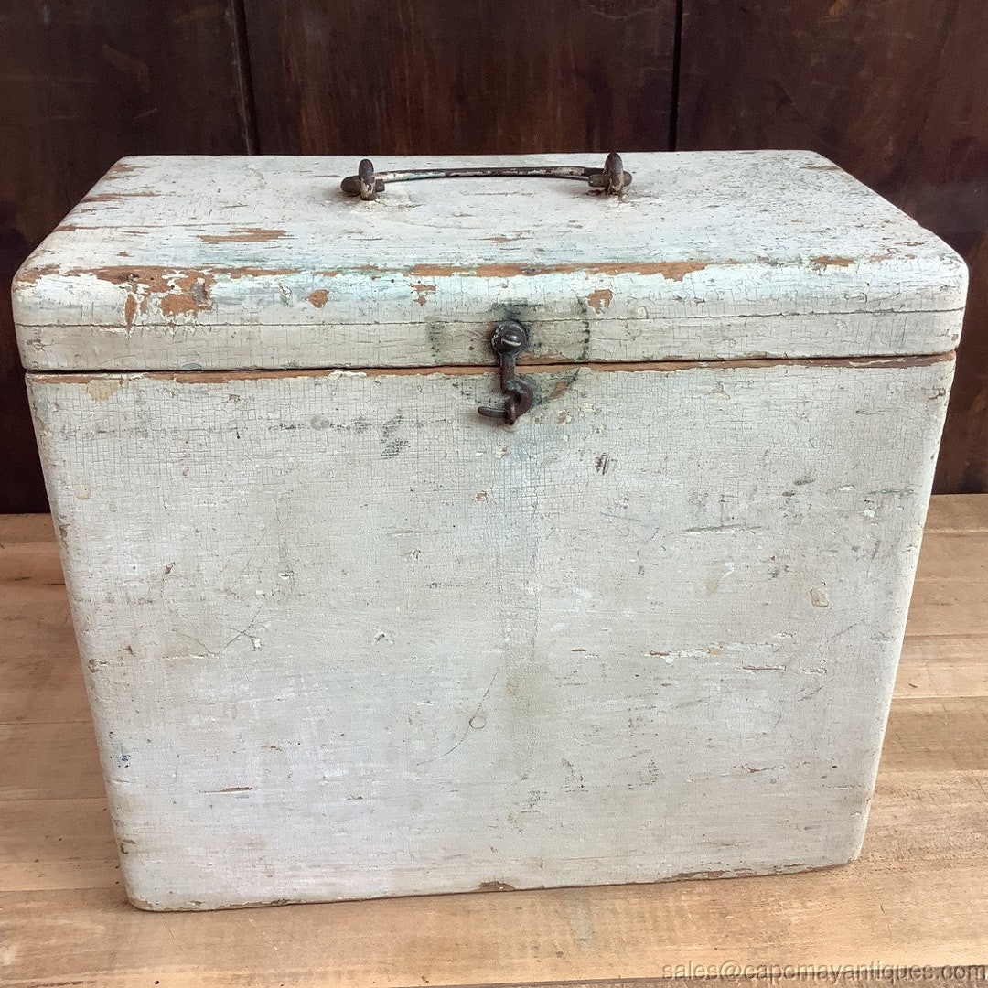 Vintage Wood Flip Top Box Metal Handle Chippy White Wood Finish 8.5 T ...