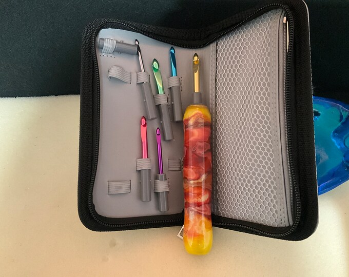 Susan Bates Twist + Lock Interchangeable Crochet Hook Set With a Too ...