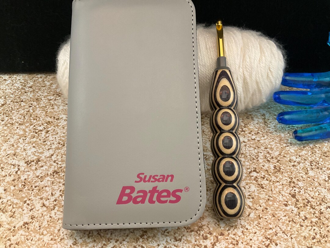 Susan Bates Twist + Lock Interchangeable Crochet Hook Set With a Too ...