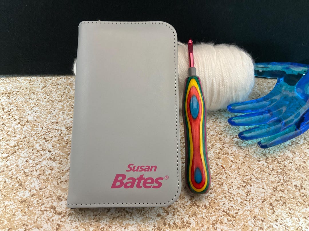 Susan Bates Twist + Lock Interchangeable Crochet Hook Set With a Too ...
