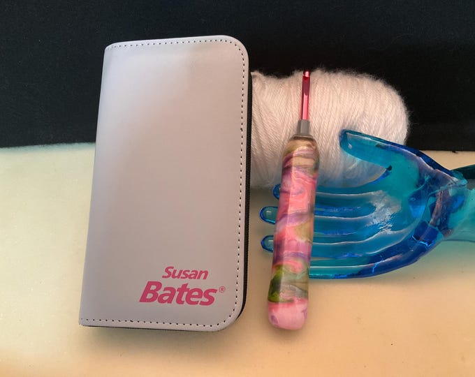 Susan Bates Twist + Lock Interchangeable Crochet Hook Set With a Too ...