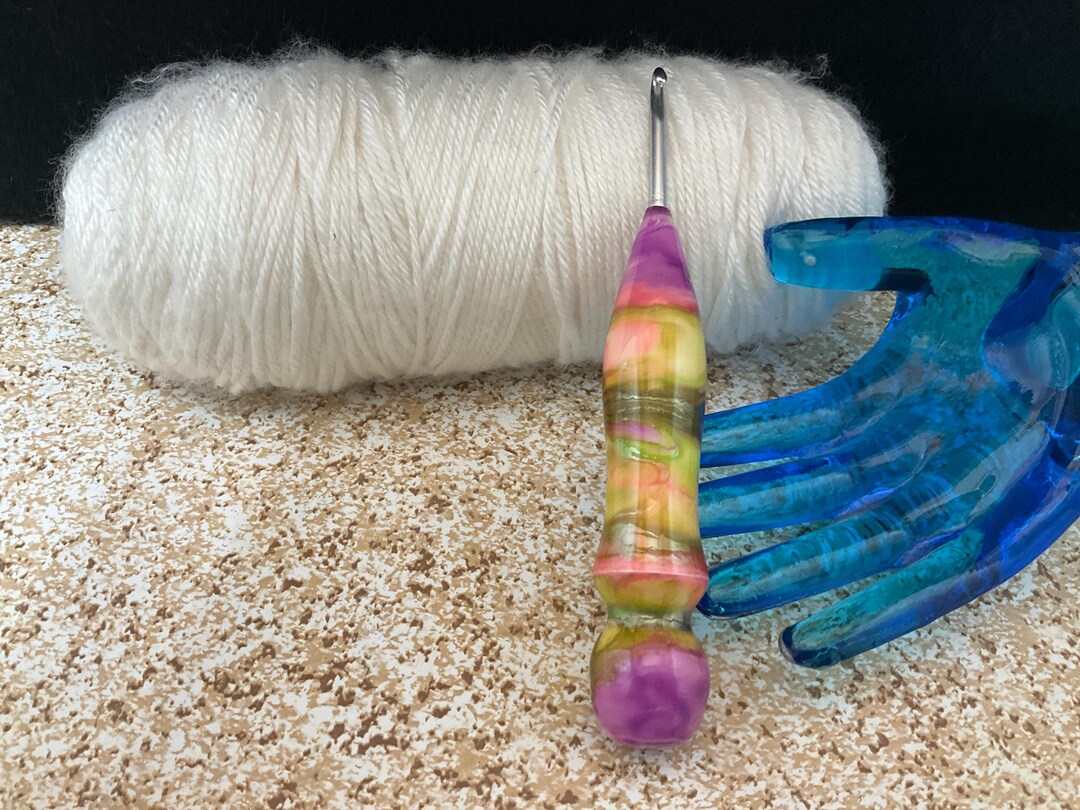 Handmade 7/4.50 Mm Clover Amour Crochet Hook Wood/acrylic Handle - Etsy