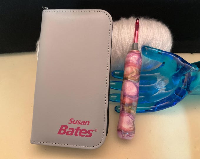 Susan Bates Twist + Lock Interchangeable Crochet Hook Set With a Too ...