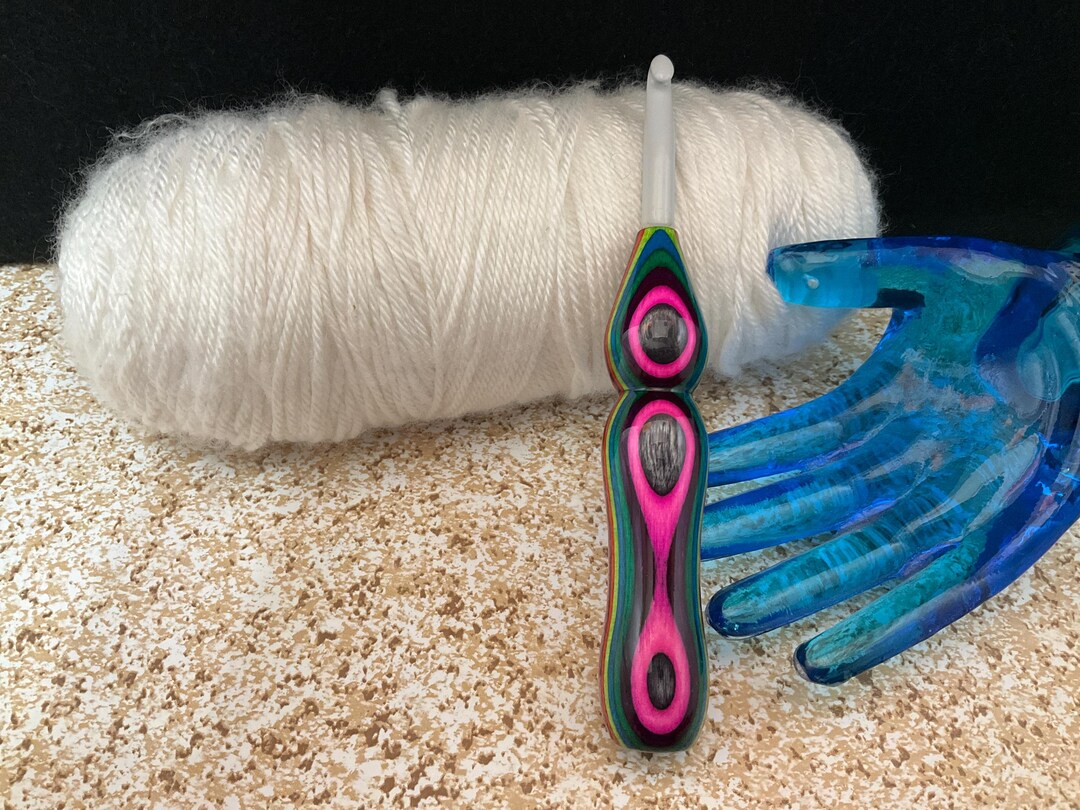 Handmade L/8.00mm Clover Amour Crochet Hook, Color Wood Handle - Etsy