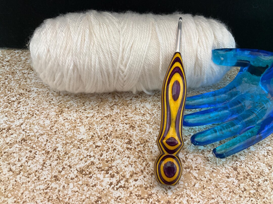 Handmade G/4.00mm Clover Amour Crochet Hook Color Wood Handle - Etsy