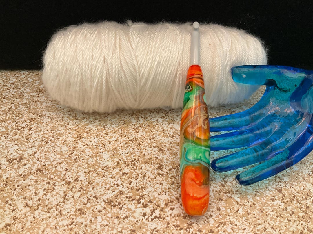 Handmade L/8.00mm Clover Amour Crochet Hook Wood/acrylic Handle - Etsy