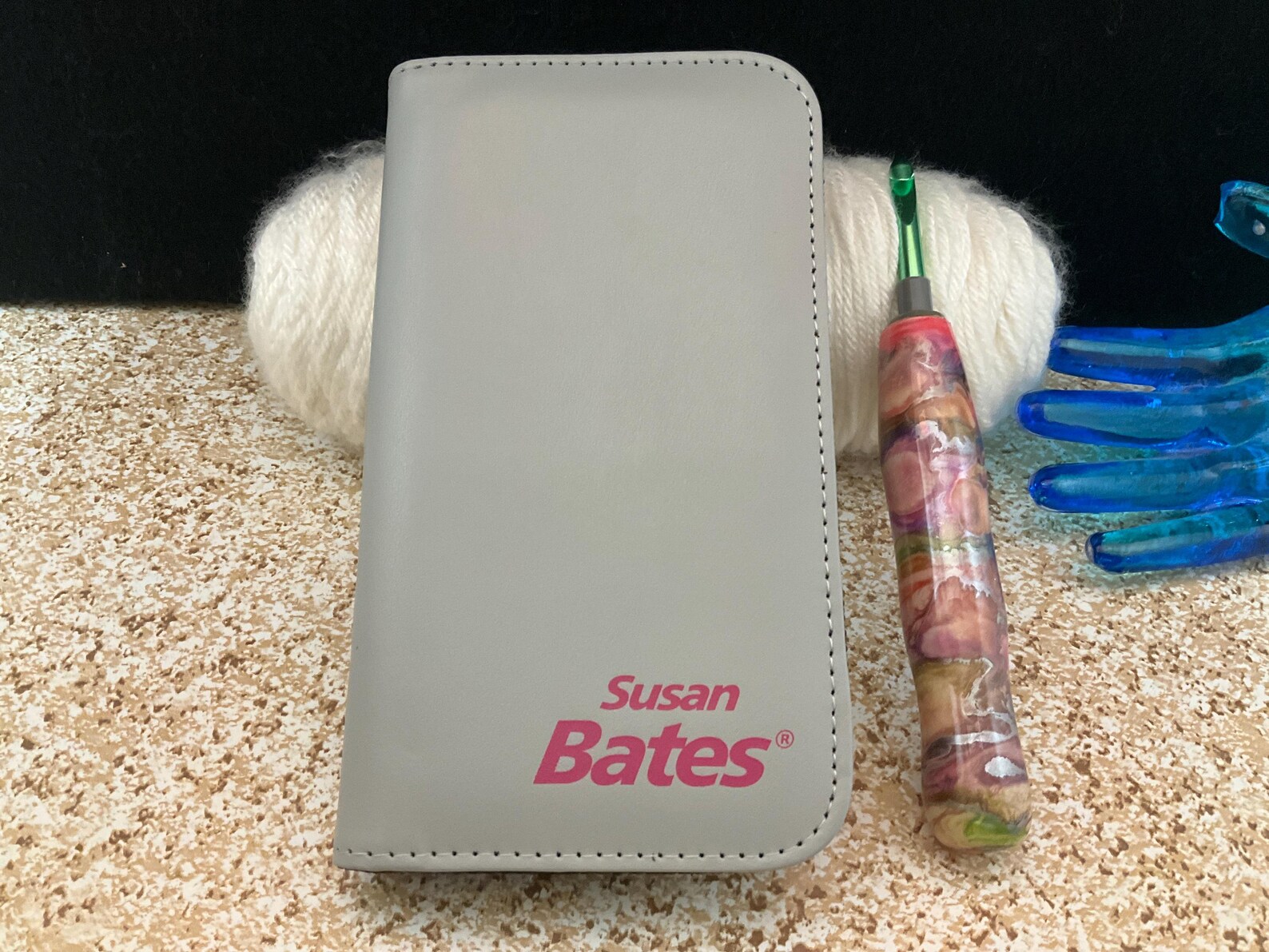 Susan Bates Twist + Lock Interchangeable Crochet Hook Set With a Too ...