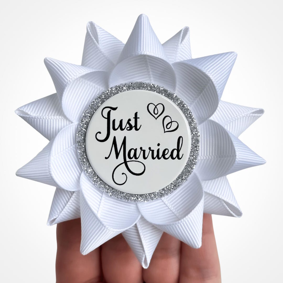 Just Married Pin Newlywed Gift for Bride, Honeymoon Sign Keepsake Pin ...