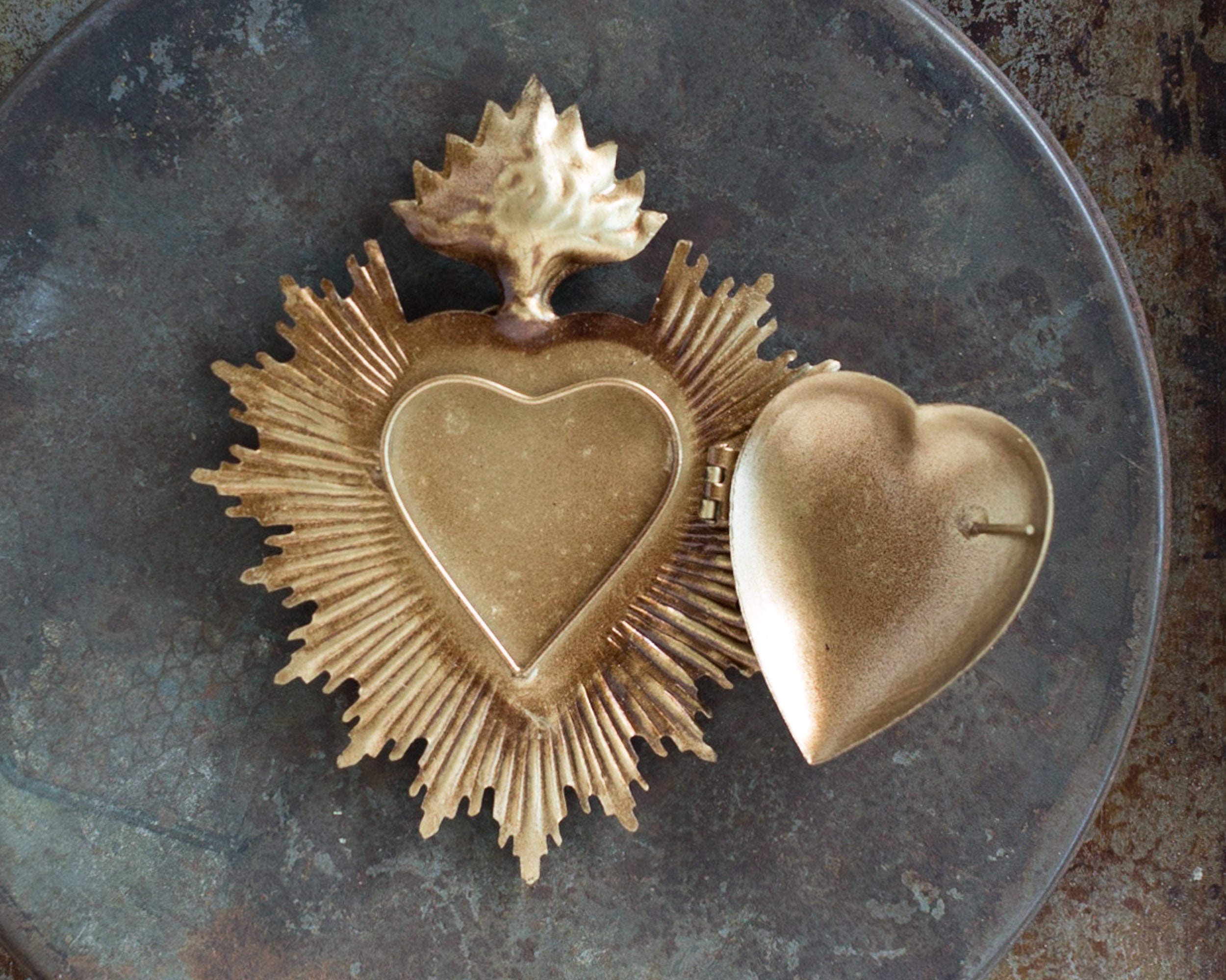 Sacred Heart Milagro Heart Antique Gold Heart Box Catholic | Etsy UK