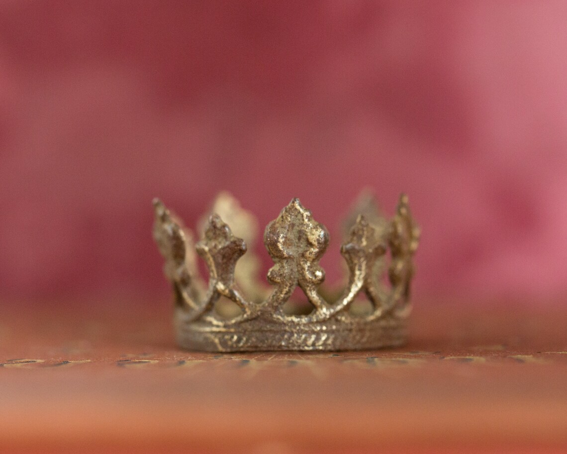 Mini Brass Crowns Vintage Small Crown Doll Crowns Set of 4 - Etsy