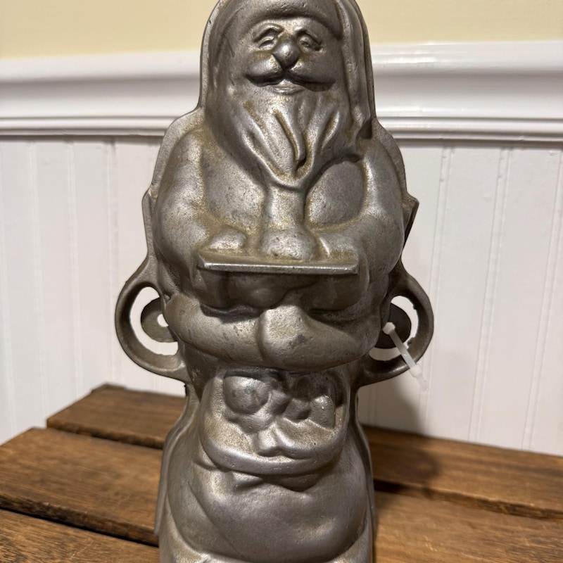 Vintage Cast Iron Cake Pan - Etsy