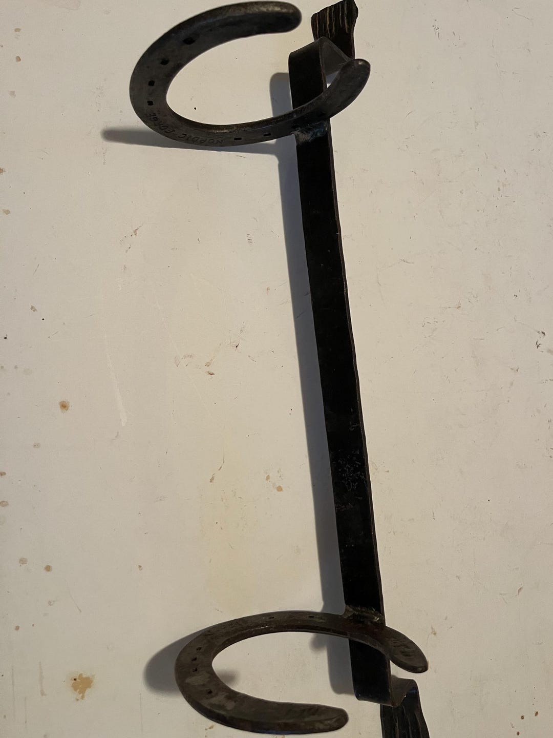 Geschmiedete Stange mit 2 angeschweißten Hufeisen als Haken - Etsy.de
