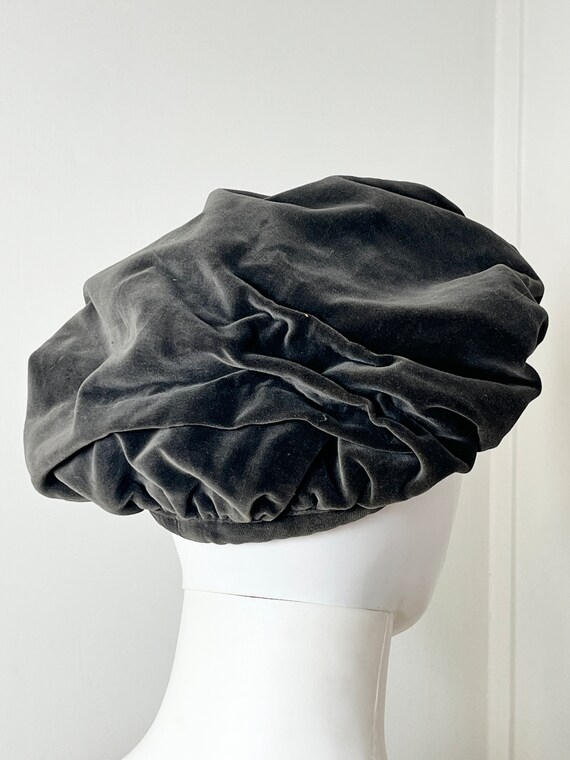 1960s Vintage Gray Velvet Tam by Lawrence of London - Gem