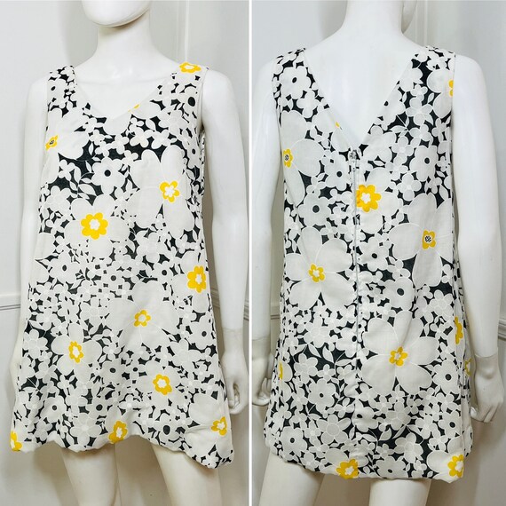 Medium to Large 1960s Vintage Daisy Print Tunic and P… - Gem