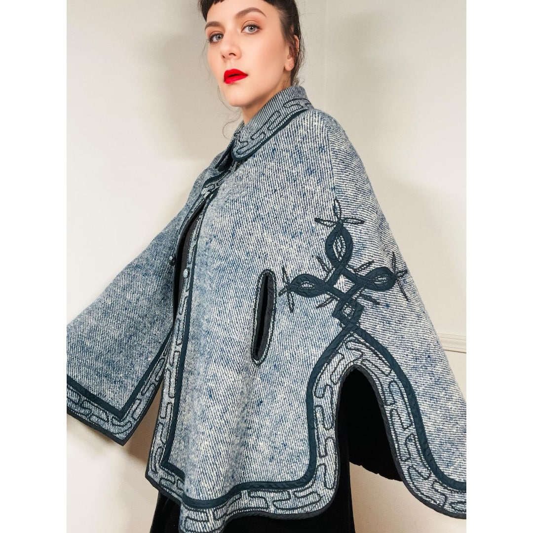 Extra Small to Medium 1970s Vintage Blue Wool Embroidered Capelet - Etsy