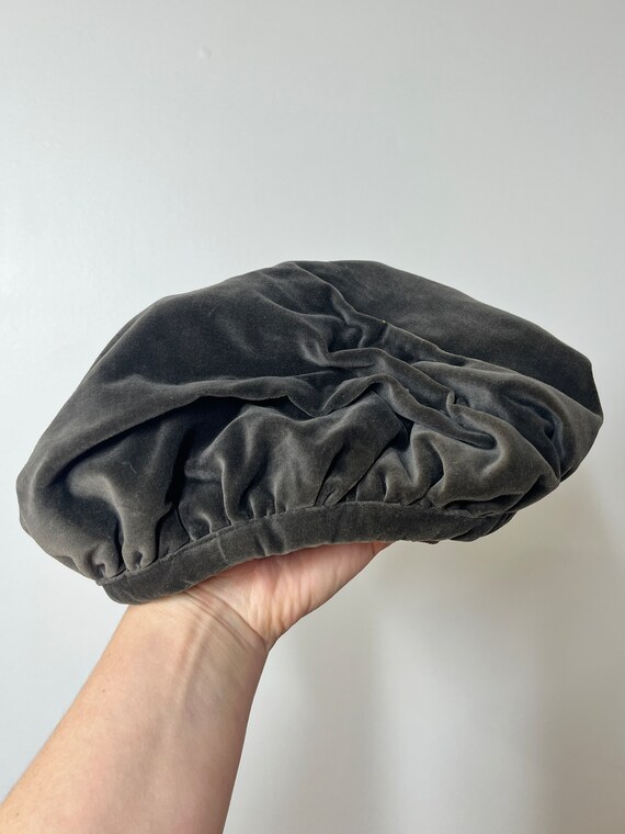 1960s Vintage Gray Velvet Tam by Lawrence of London - Gem