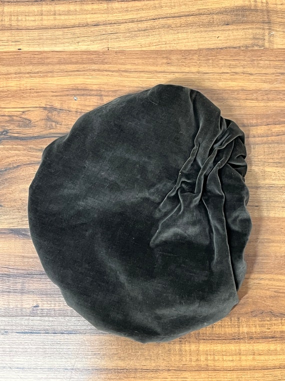 1960s Vintage Gray Velvet Tam by Lawrence of London - Gem