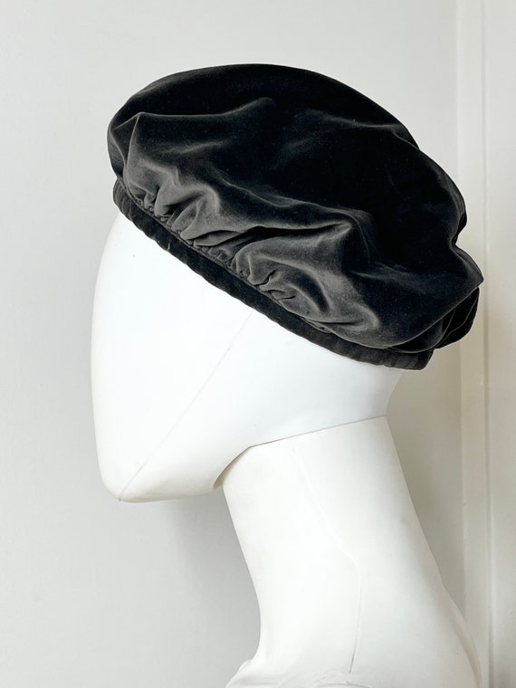 1960s Vintage Gray Velvet Tam by Lawrence of London - Gem