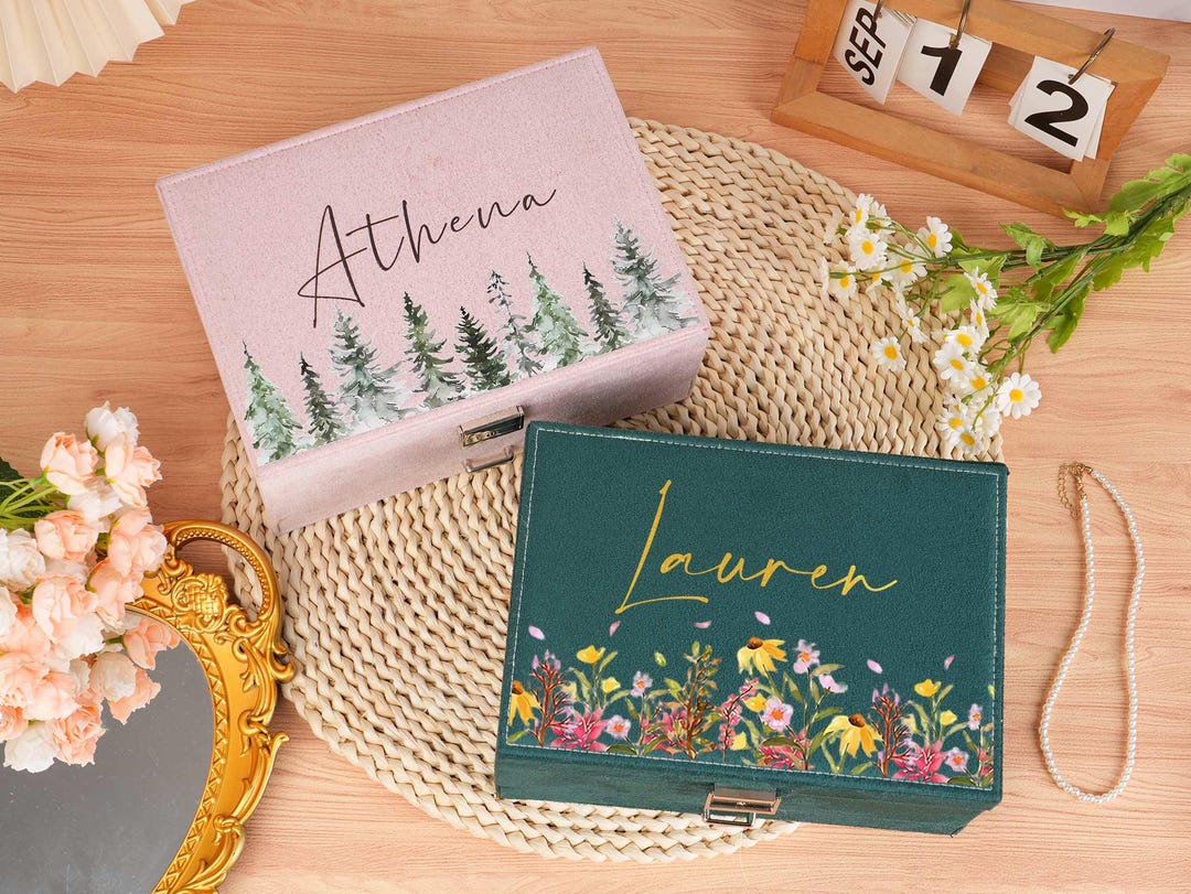 Custom Velvet Jewelry Box: Personalized Name & Floral Design - Etsy