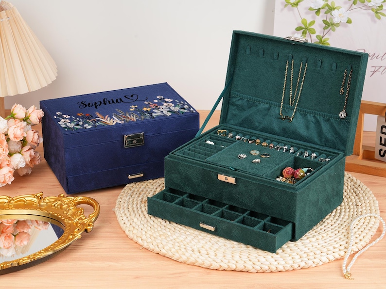 Custom Velvet Jewelry Box: Personalized Name & Floral Design - Etsy