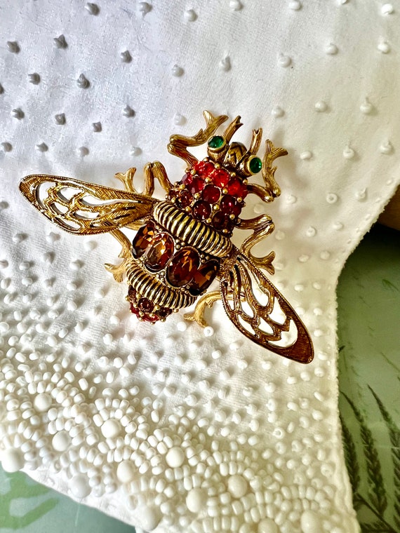 Vintage Joan Rivers Bee Brooch: Gold Tone Filigree Wi… - Gem