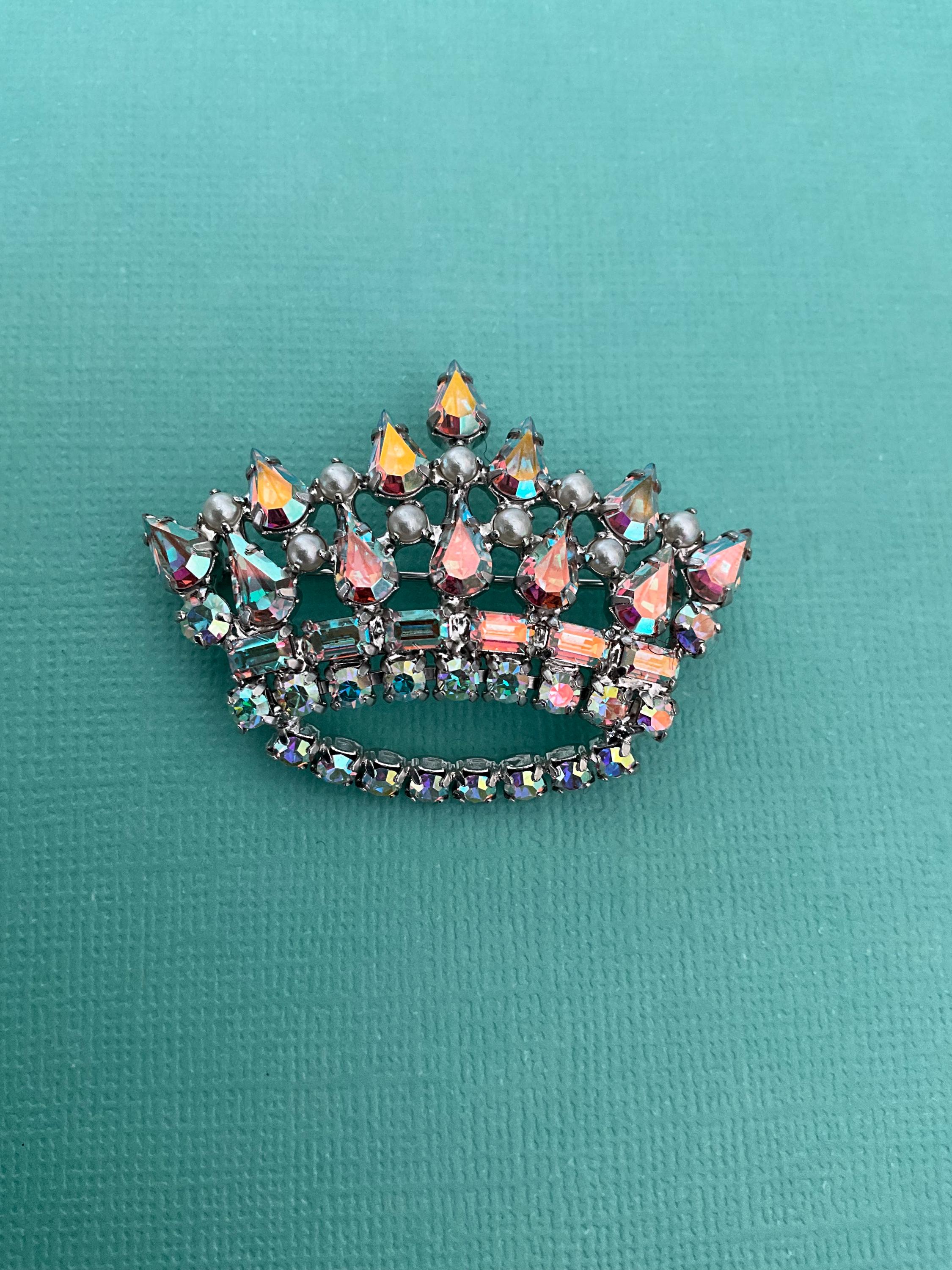 Vintage Signed DAVOD Crown Brooch, Ornate Royal Pin, Elegant Estate ...