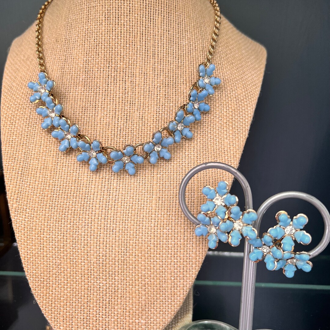 Vintage Lucite Flower Choker Necklace and Earrings Set: 1960s Style - Etsy