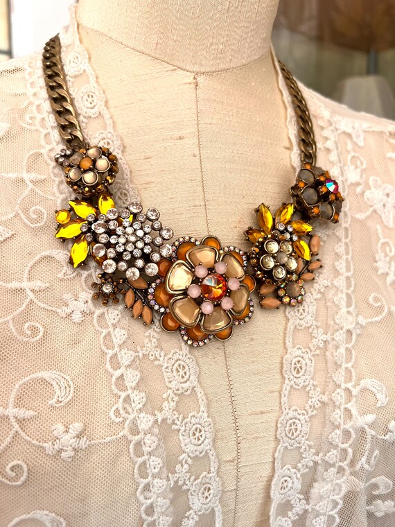 Joan rivers floral statement - Gem