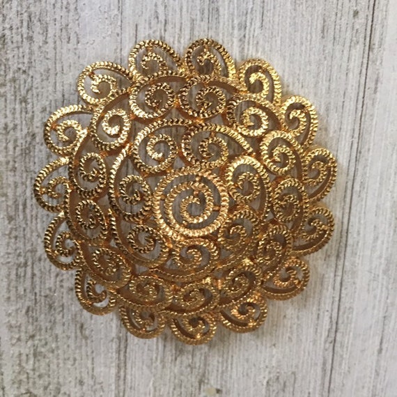 vintage MONET Large Round Brooch with textured gold T… - Gem