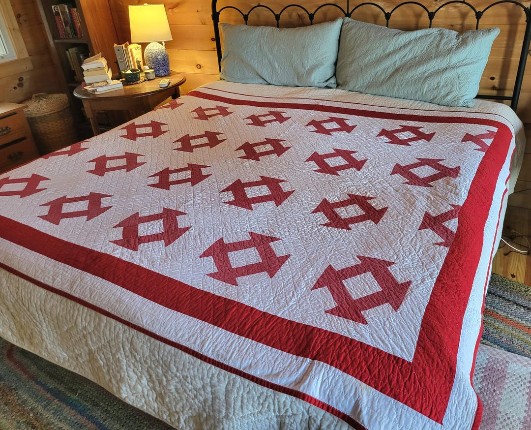 Antique Quilt, Hole in the Barn Door Pattern, Red and White, 1920s - Etsy