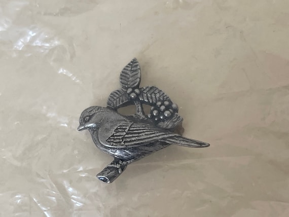 Birds & Blooms 2002 pewter color bird brooch NOS - Gem
