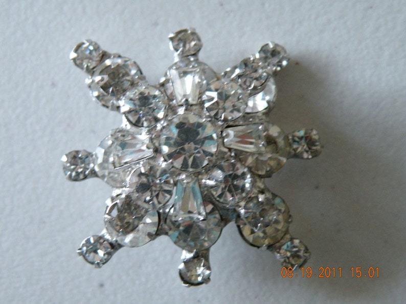 Snowflake brooch pin. Clear rhinestones silver plated. | Etsy