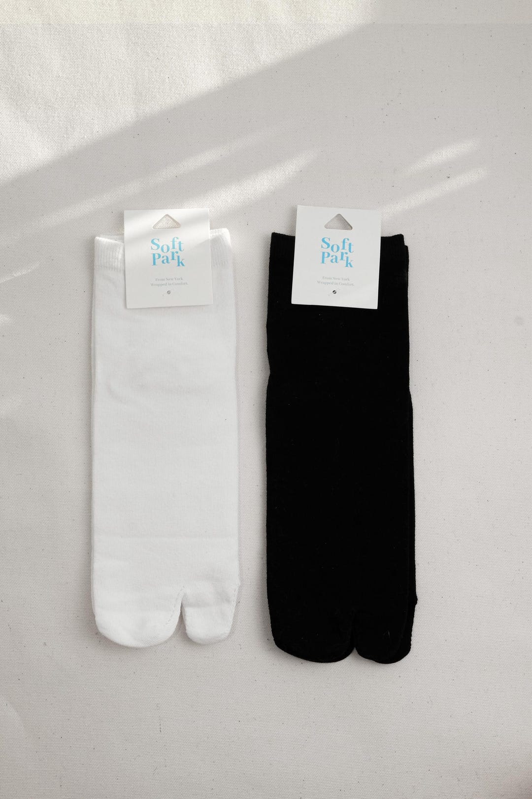 Minimalist Tabi Socks, Japanese Split-toe Socks, Unisex Black and White ...