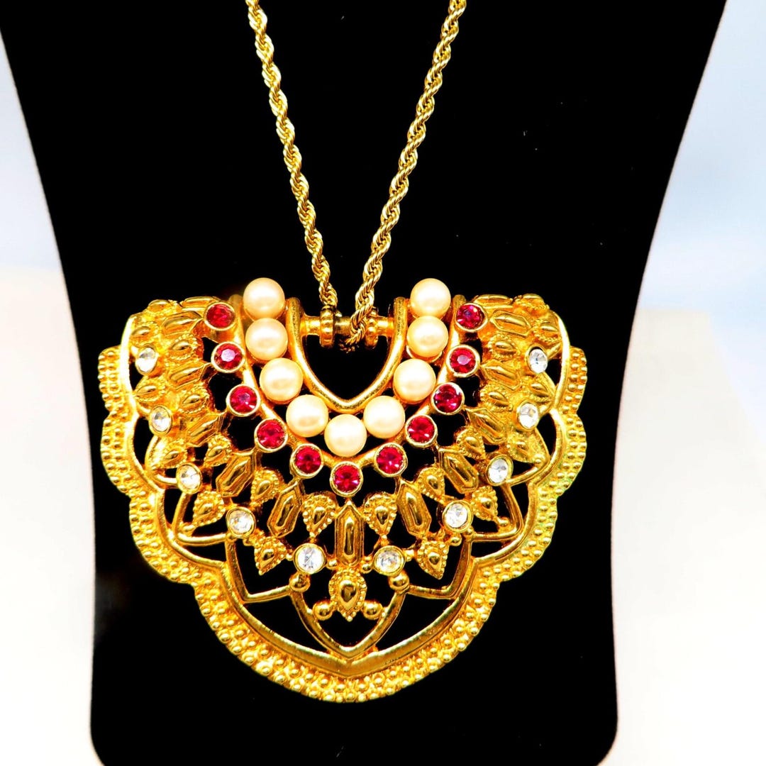 Elizabeth Taylor Shaill Jhaveri AVON Gold Plated Pendant Necklace ...