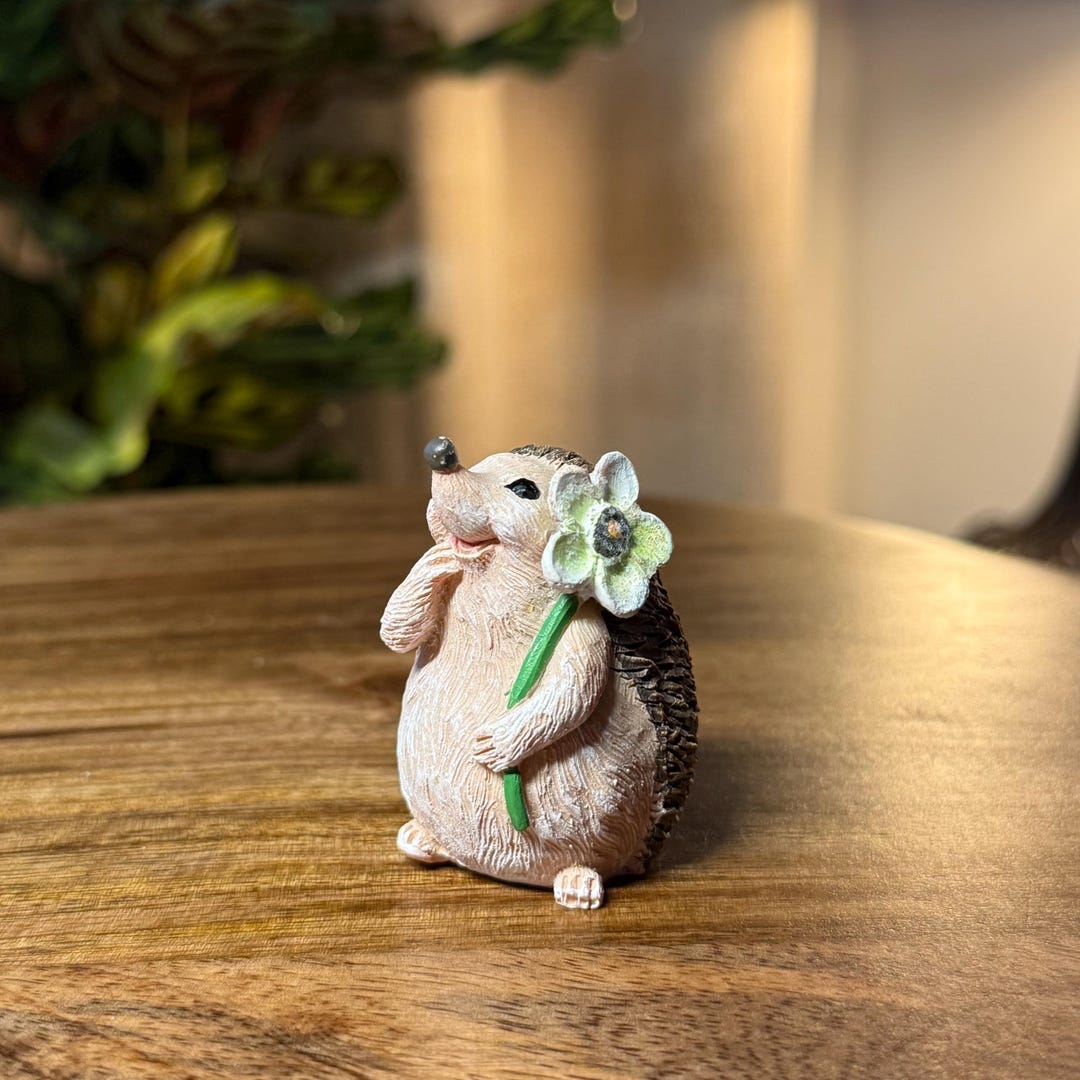 Mini Hedgehog Plant Buddy Holding Flower, Cute Garden Figurine for ...