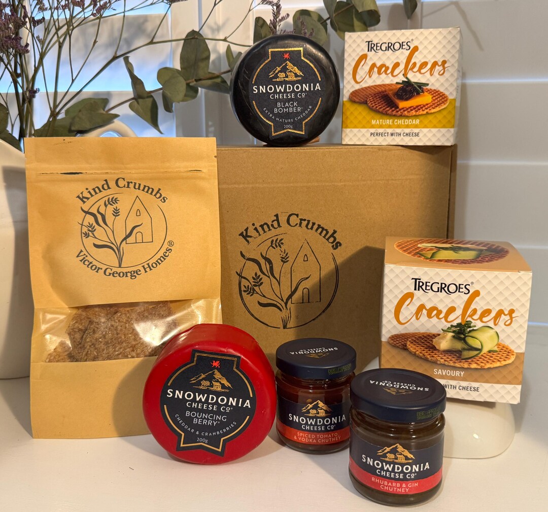 Welsh Cheese Truckle Gift Hamper – Snowdonia Cheeses, Chutneys ...