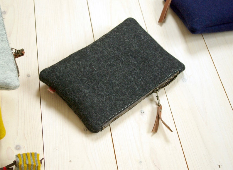 FELT POUCH / Large Pencil Case / Makeup Bag / Clutch in Black - Etsy