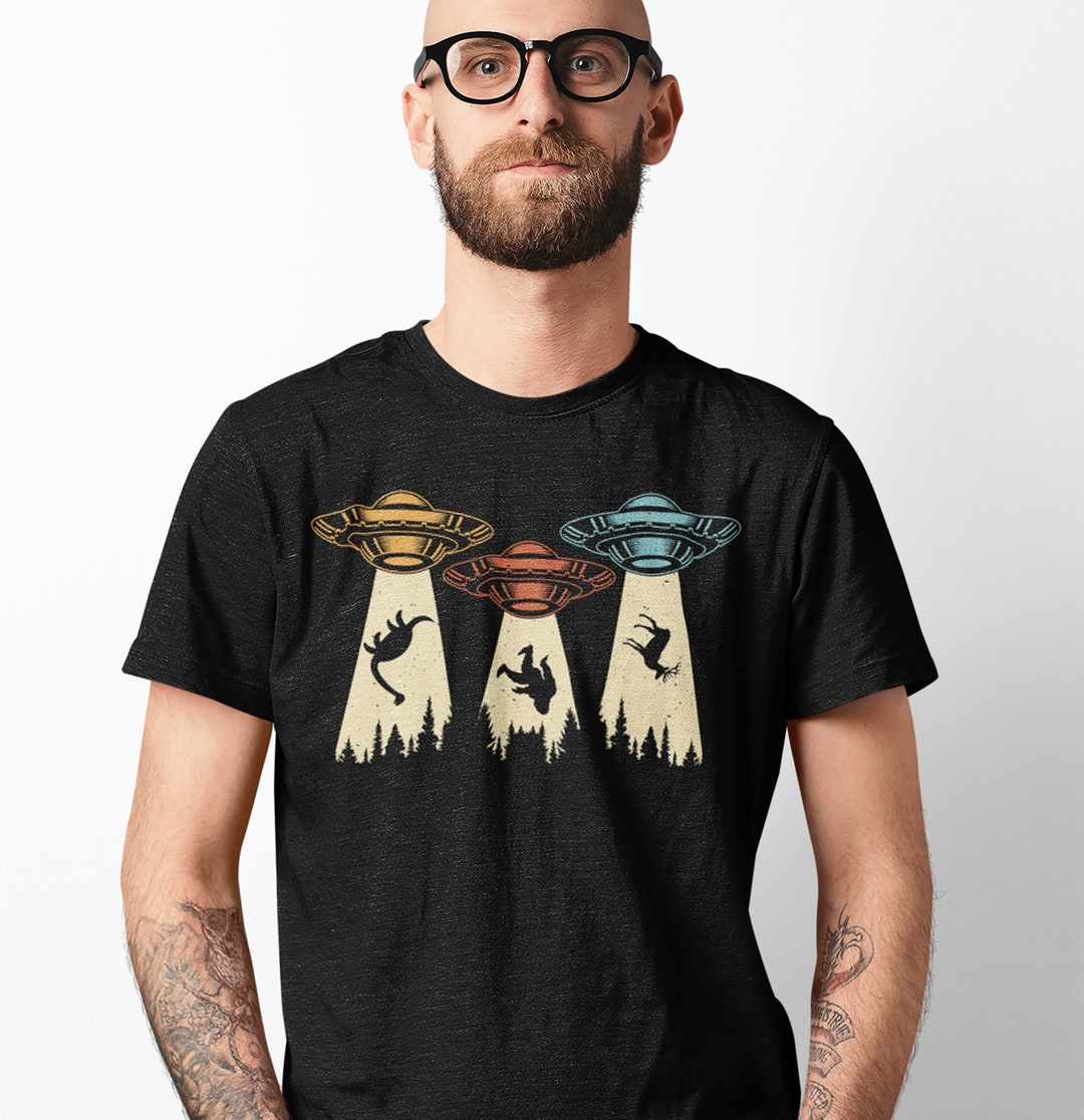 UFO Alien T-shirt - Funny UAP Abduction Design - Dinosaur Big Foot ...