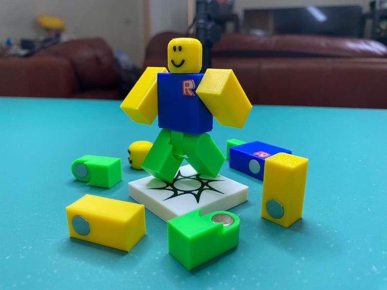 Roblox Noob- Posable Magnetic Toy & "spawn Point" Prop - Etsy