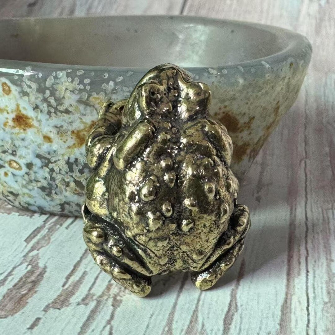 Mini Copper Toad Statue Fengshui Decor, Royal Toad Golden Statue Luck ...