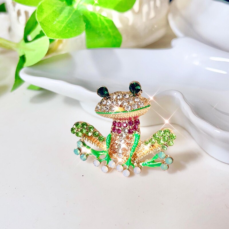 Frog Brooch - Etsy