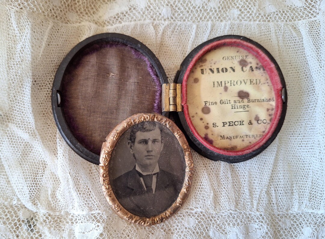 Antique Daguerreotype Man Inside of a Genuine Union Case, Daguerreotype ...