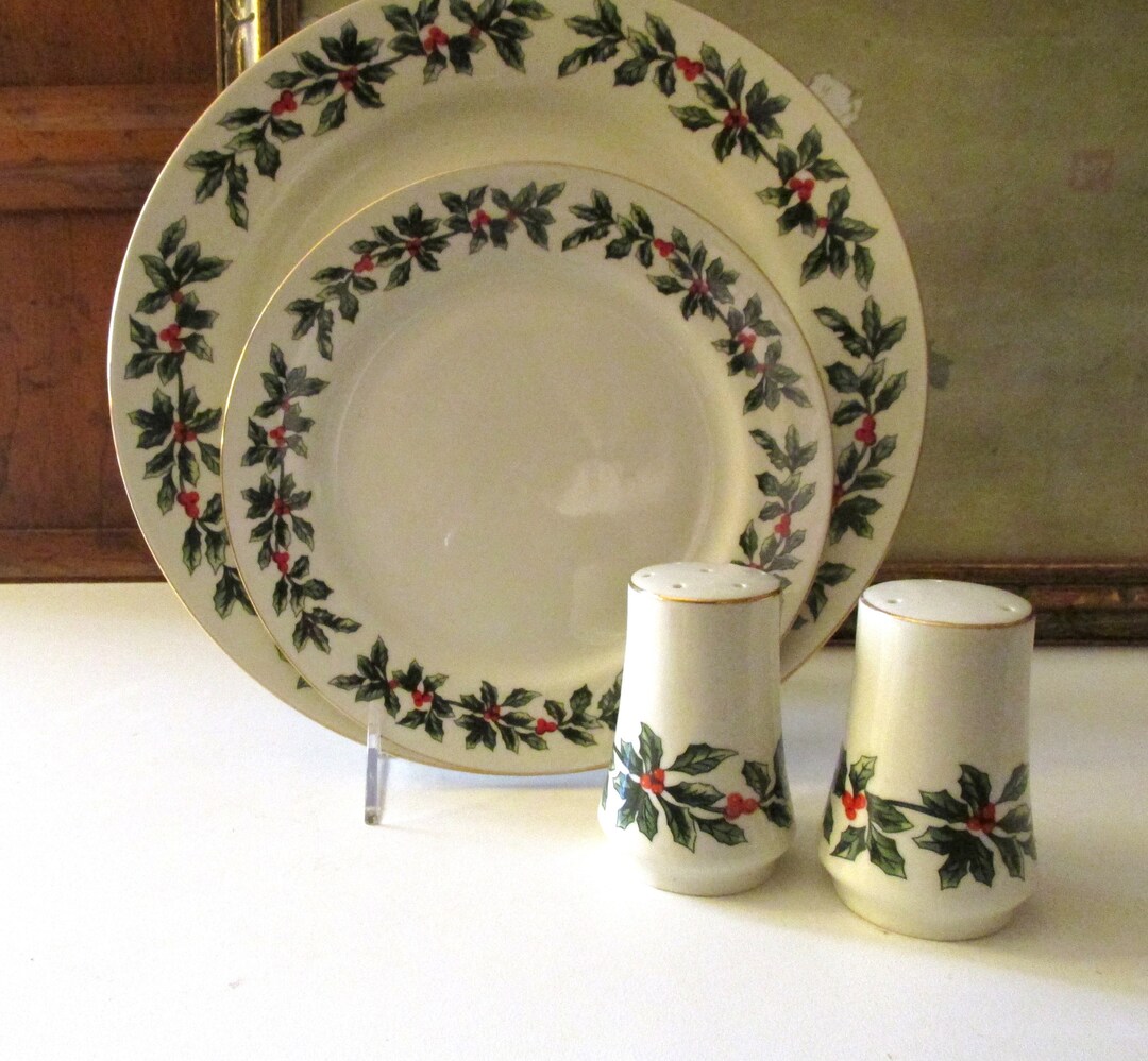 Six Vintage Christmas holly Dinner Plates, Four Dessert/salad Plates ...