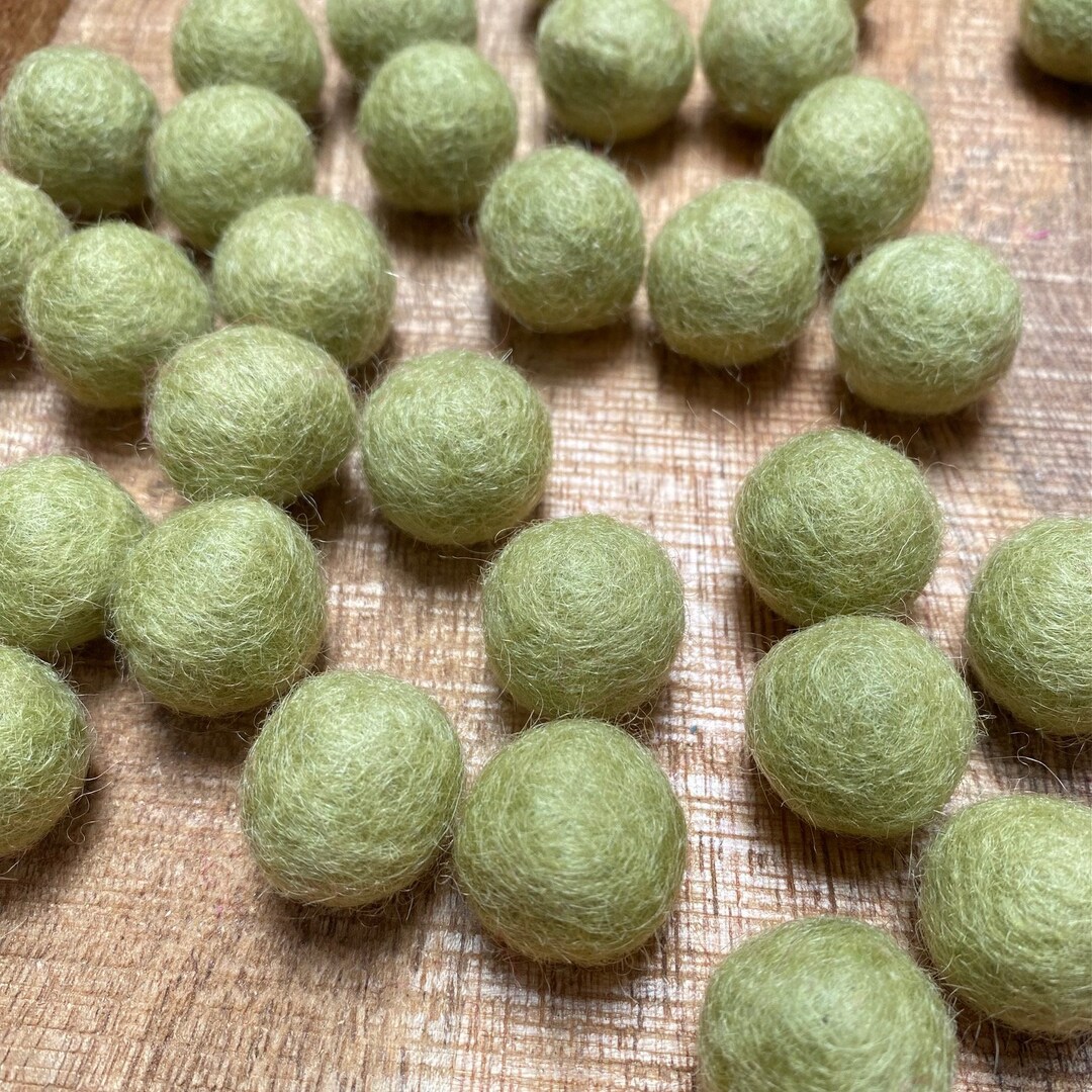 Sprout Felt Balls - 2cm Diameter - Pack of 10 Wool Felted Balls - Green ...