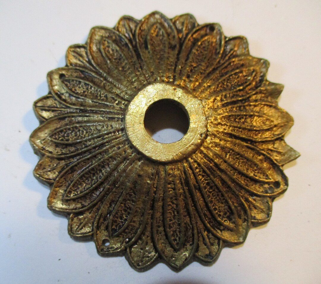 1 Vintage Fancy Cast Brass Leaf Design Flat Lamp Bobeche/canopy Fitting ...