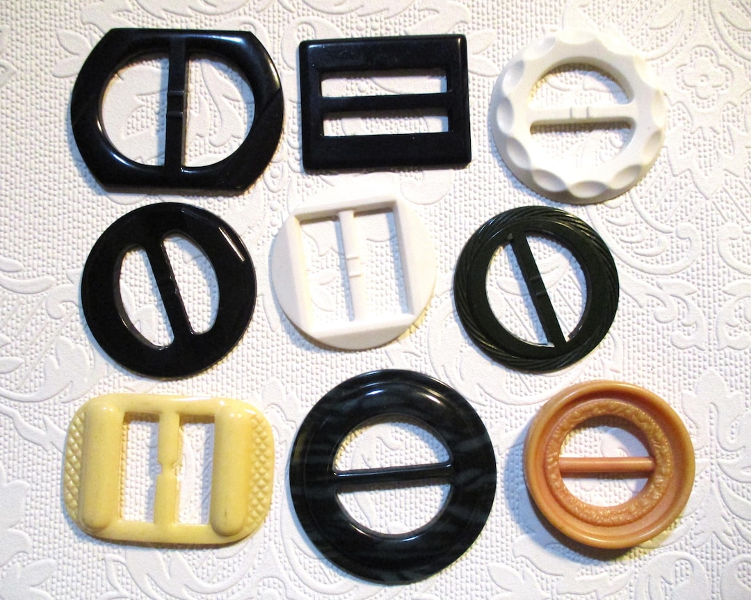 9 Assorted Vintage 1940's - 1950's Plastic Belt Buckles, Mixed Sizes ...