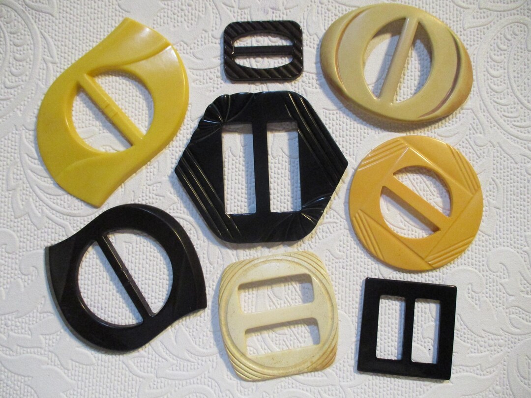 8 Assorted Vintage 1930's - 1940's Plastic Belt Buckles, Mixed Sizes ...